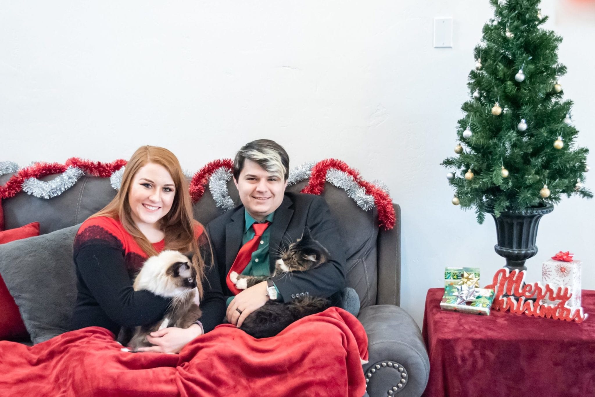 A Christmas Snuggle Session | Savvy Leigh Photography