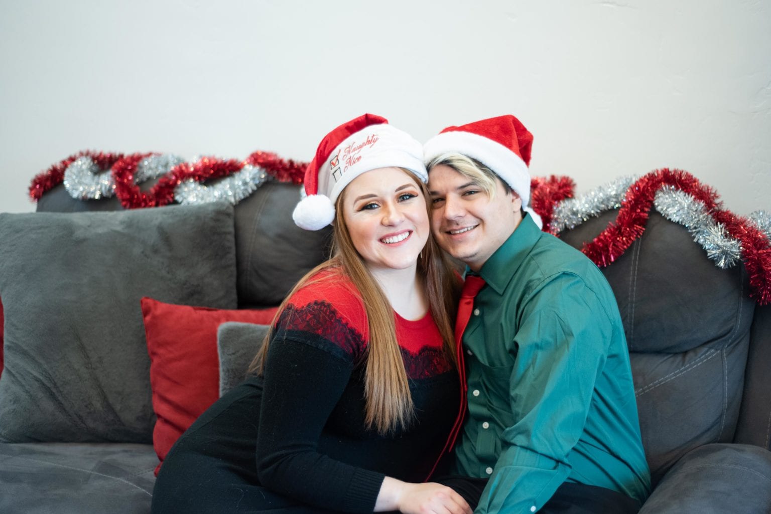 A Christmas Snuggle Session | Savvy Leigh Photography