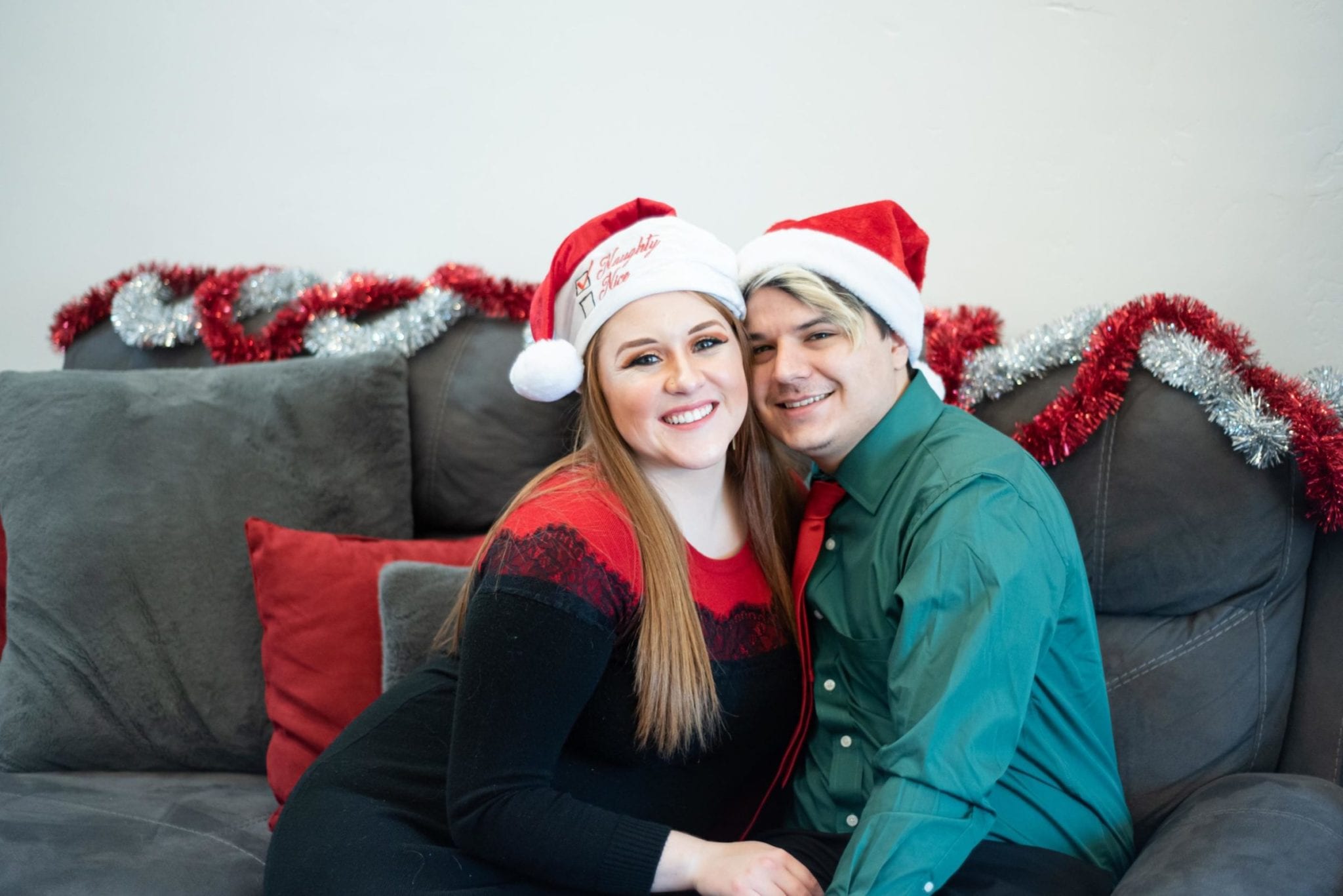 A Christmas Snuggle Session | Savvy Leigh Photography