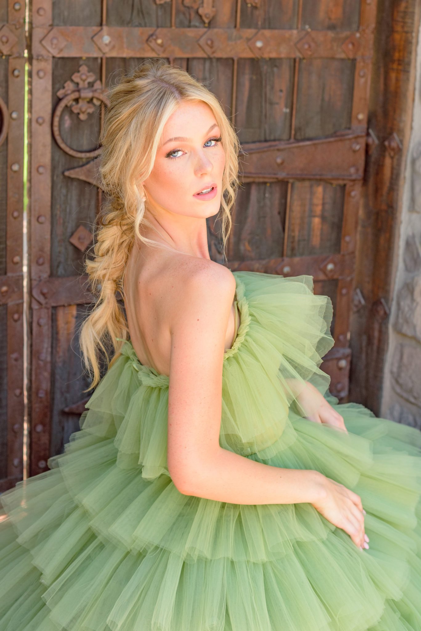 Green Gardens with a Queen | Savvy Leigh Photography