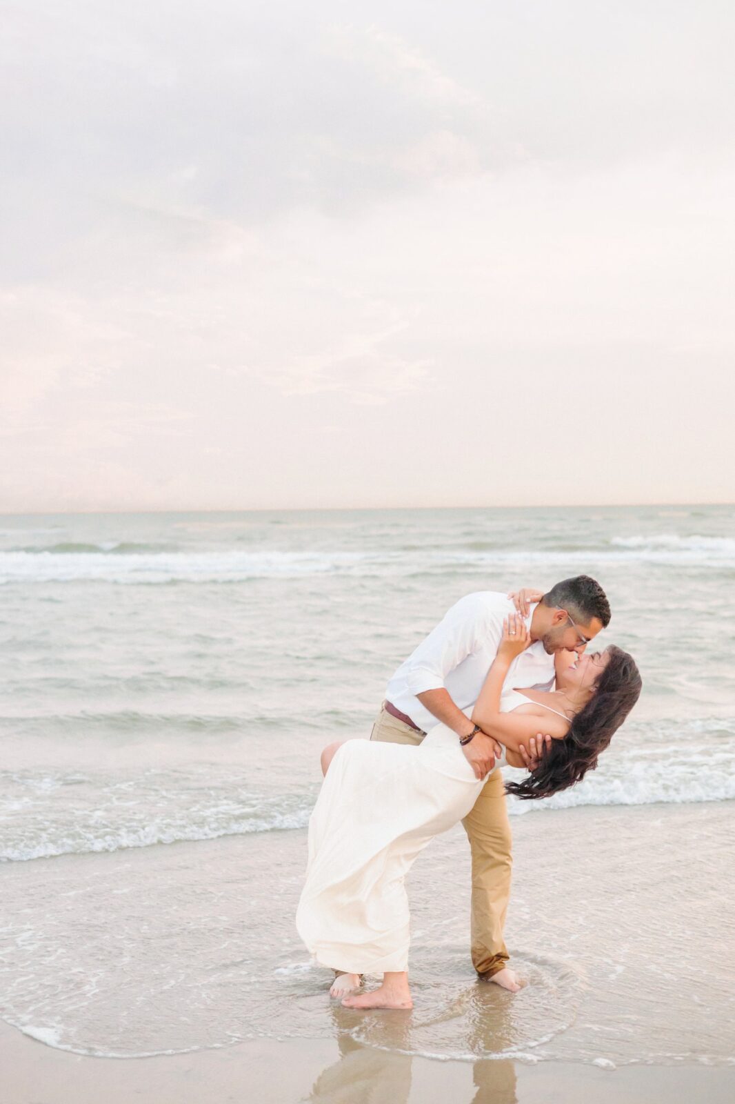 Engagement Pictures on the Beach in Texas | Savvy Leigh Photography